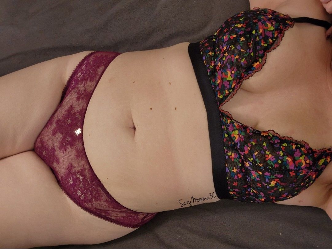 Was definitely feeling myself in this mismatched set! 😊 | Scrolller