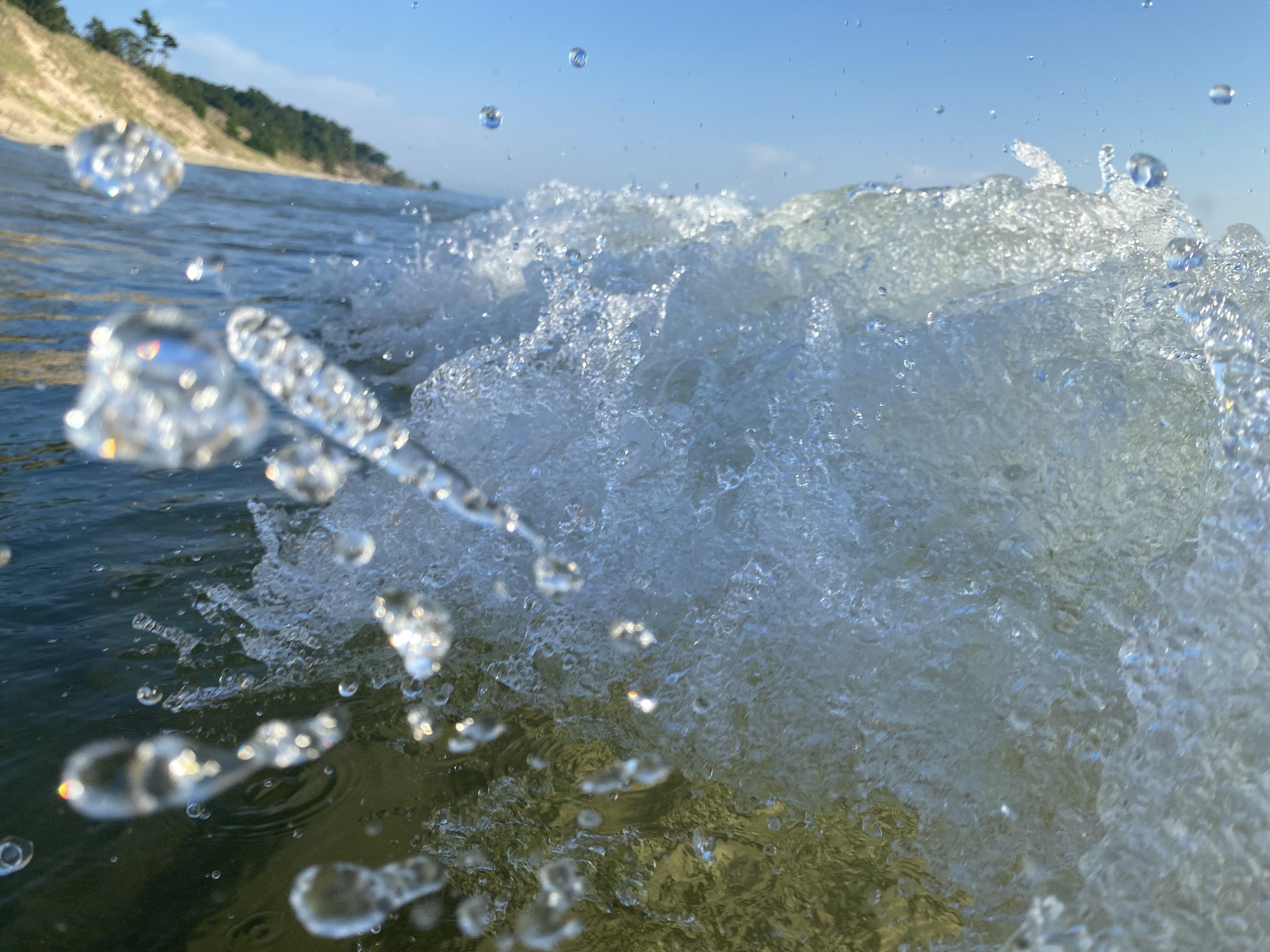 Waves of Lake Michigan in Norton Shores, MI [OC] [4032 x 3024] | Scrolller