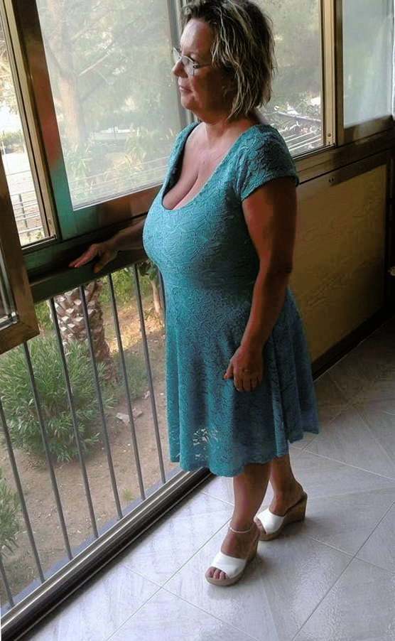 we all want to see her right?😃🔒 | Scrolller