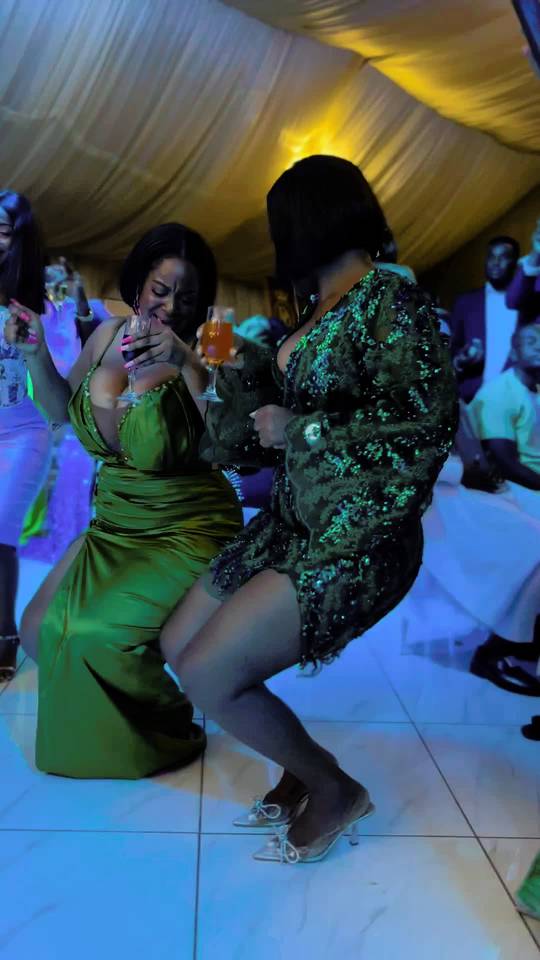 Wedding party | Scrolller