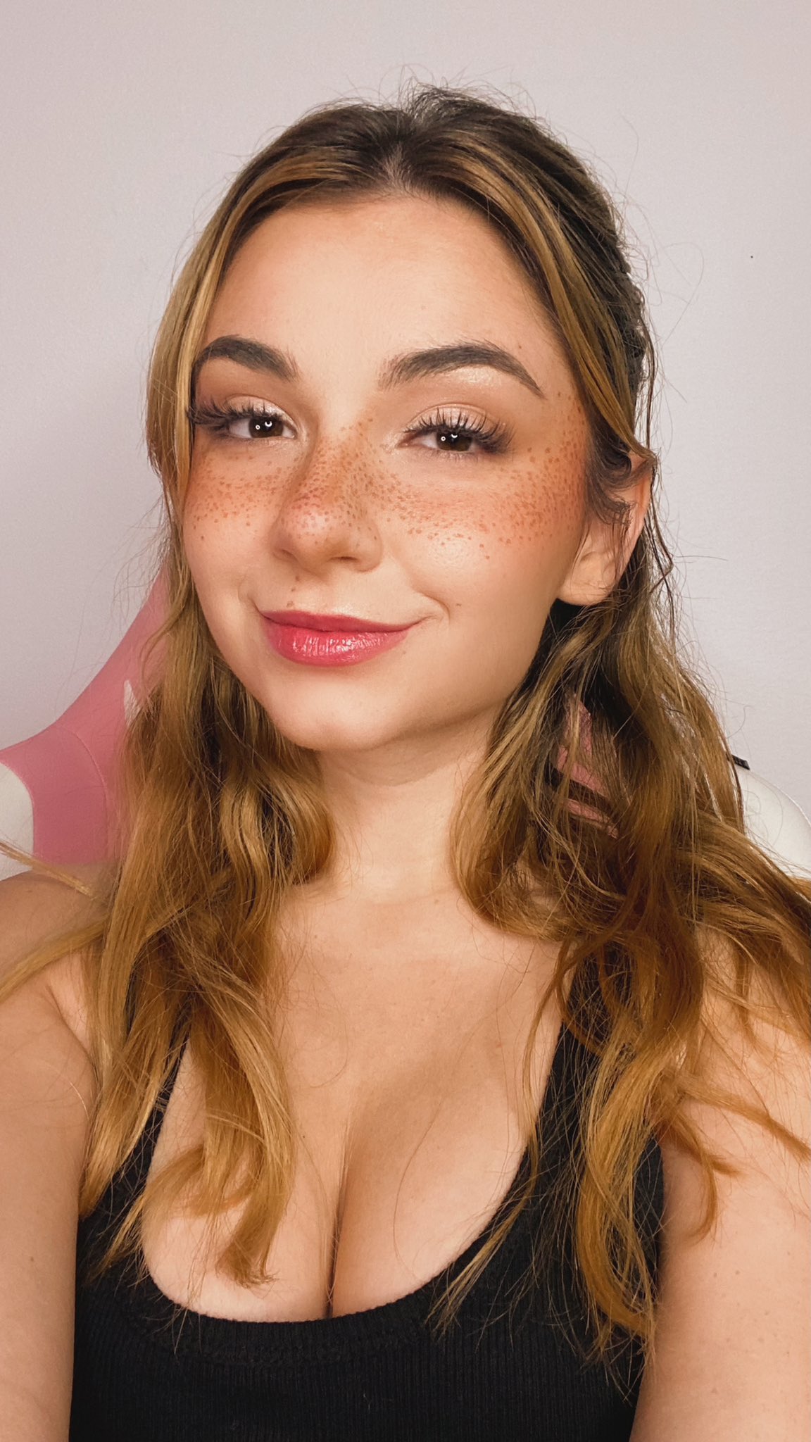 What A Foxy Girl | Scrolller