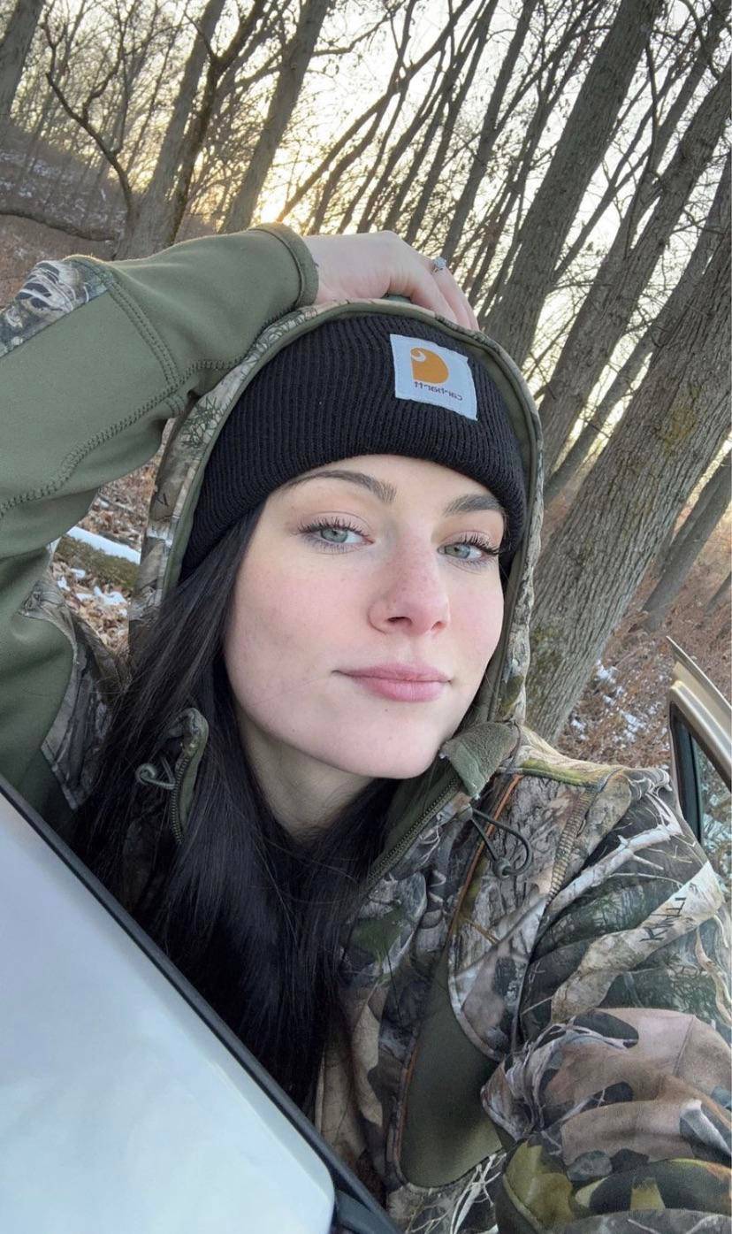 What do we think? What vibe do I give off? (23f) | Scrolller