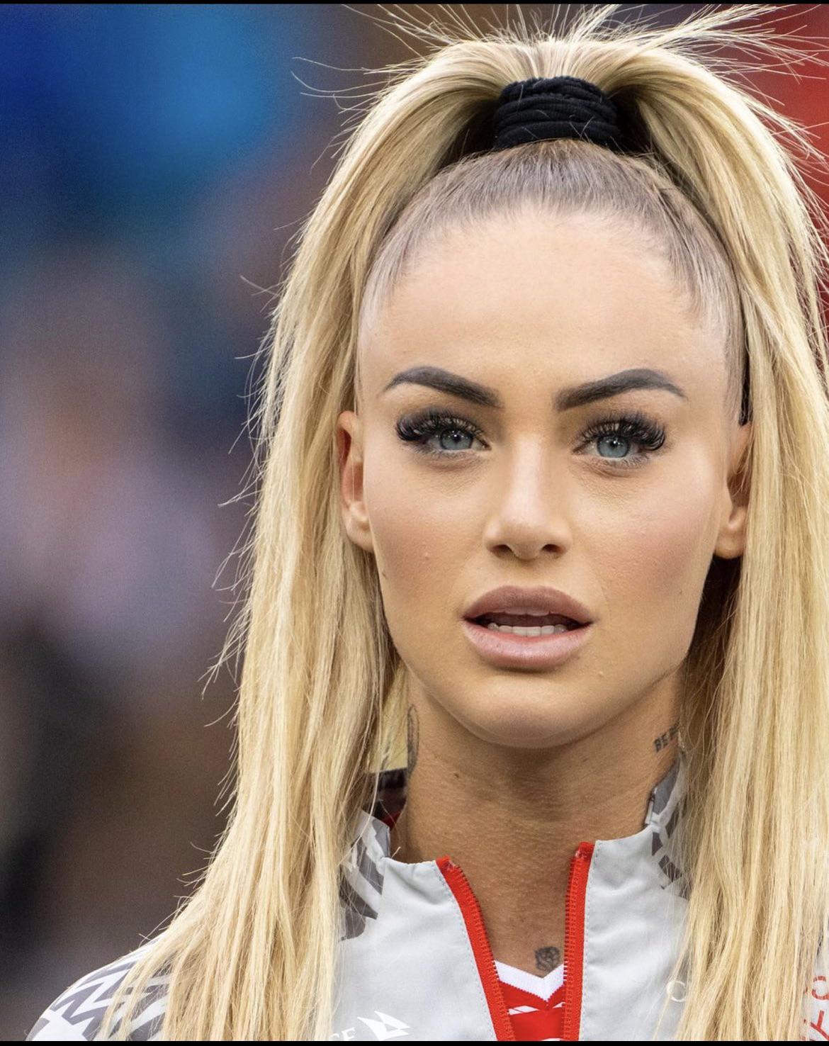 What you doing to that face using the ponytail? | Scrolller