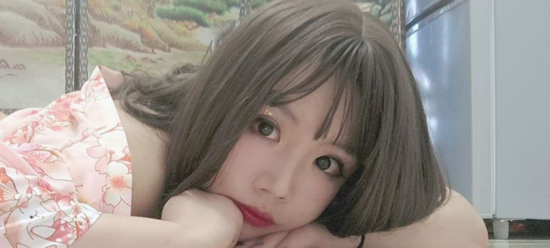 Whats the best feature of my face? | Scrolller