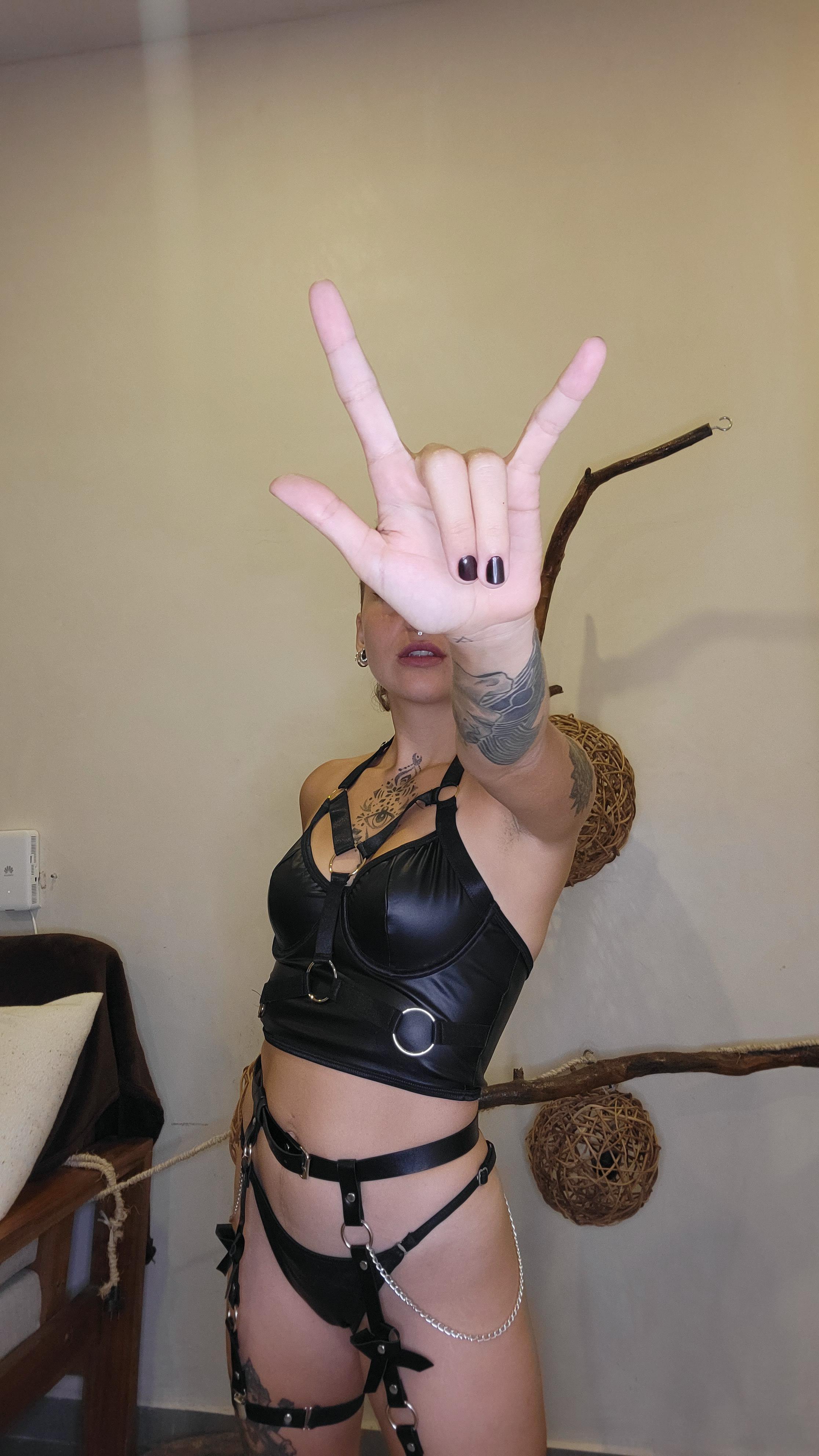 where are all the cucks?? I need clean service | Scrolller