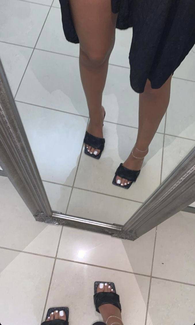 Where Are The Feet Lovers Scrolller