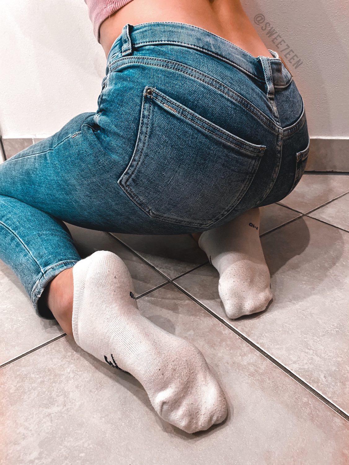White socks and blue jeans 🧦👖 | Scrolller