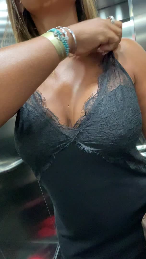 Who’d hit on a 42yo in the elevator ? | Scrolller