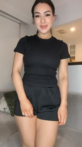 Who likes post gym sweaty boobs | Scrolller