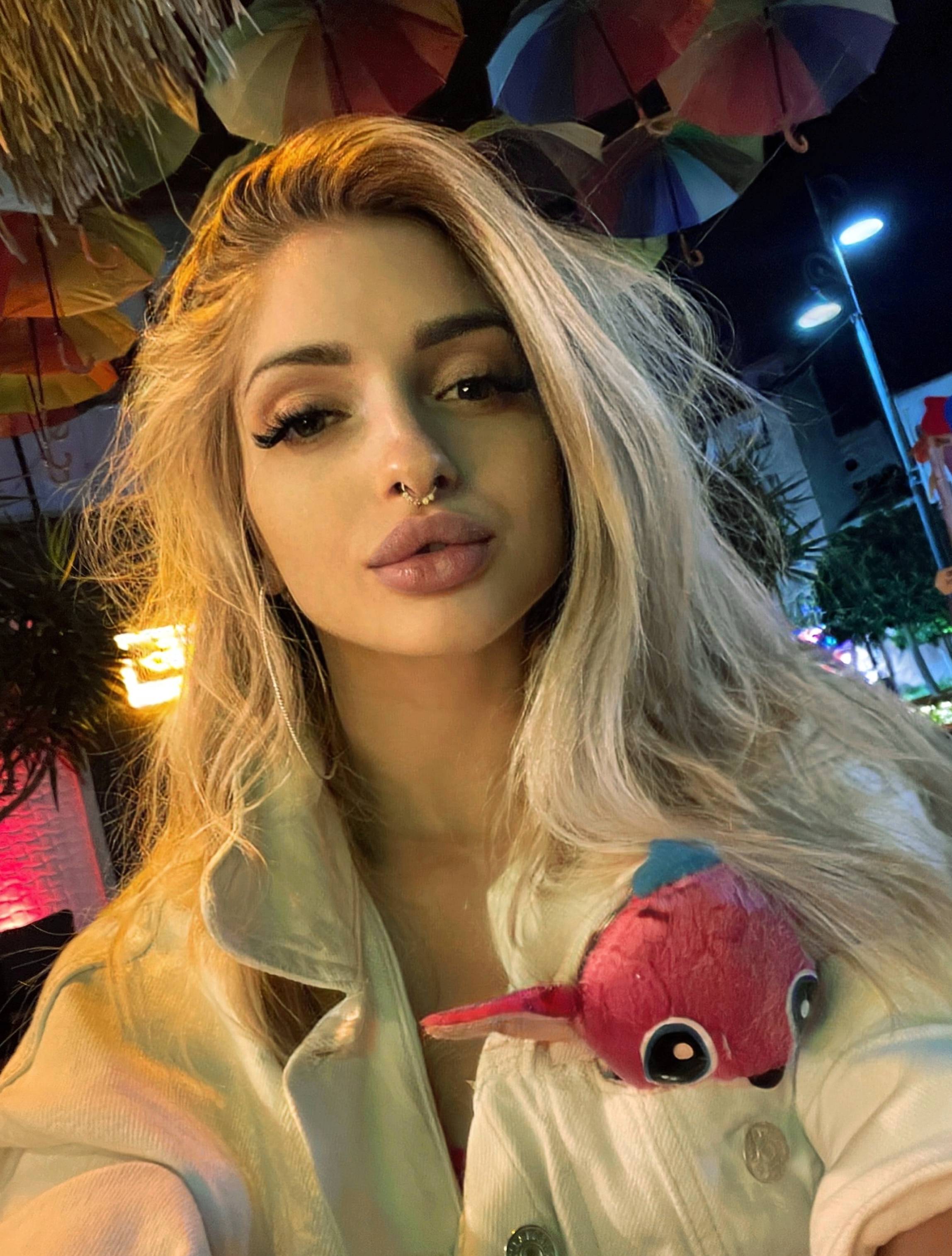 Who wants to own me | Scrolller