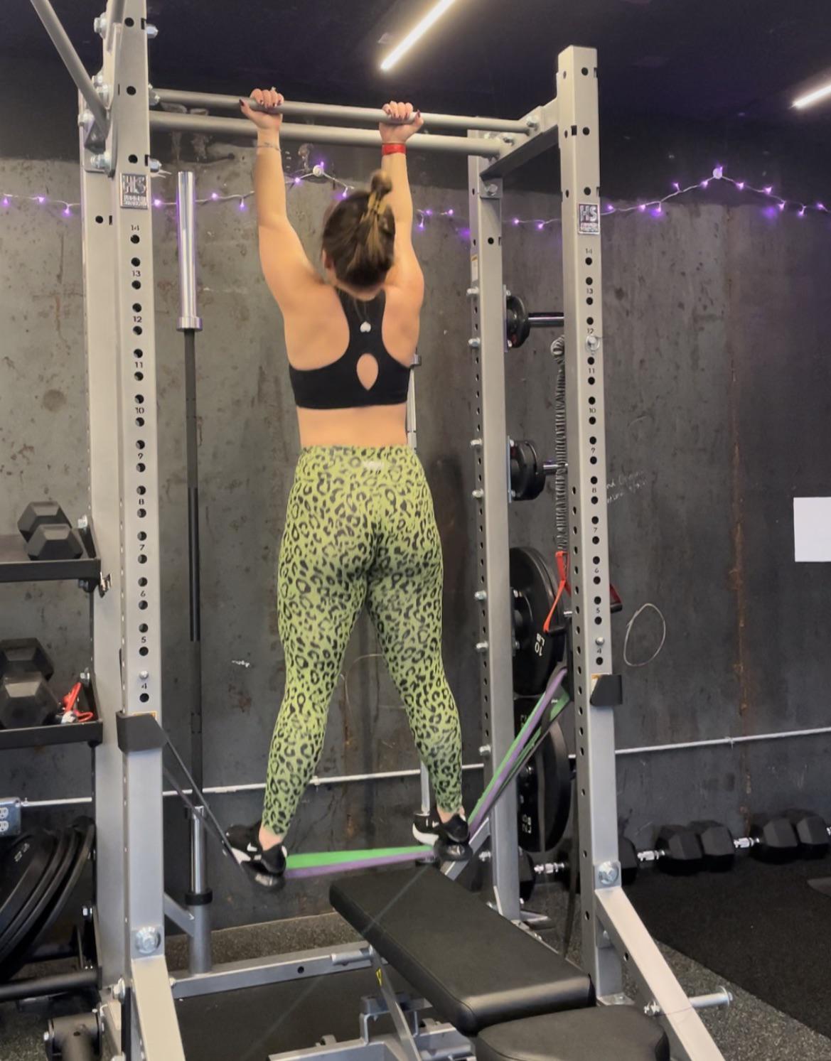 will you cum spot me 🤤😉 | Scrolller