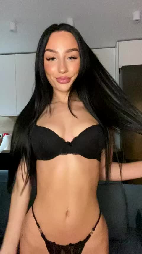 Will you dominate a 2005 girl? 😈 | Scrolller