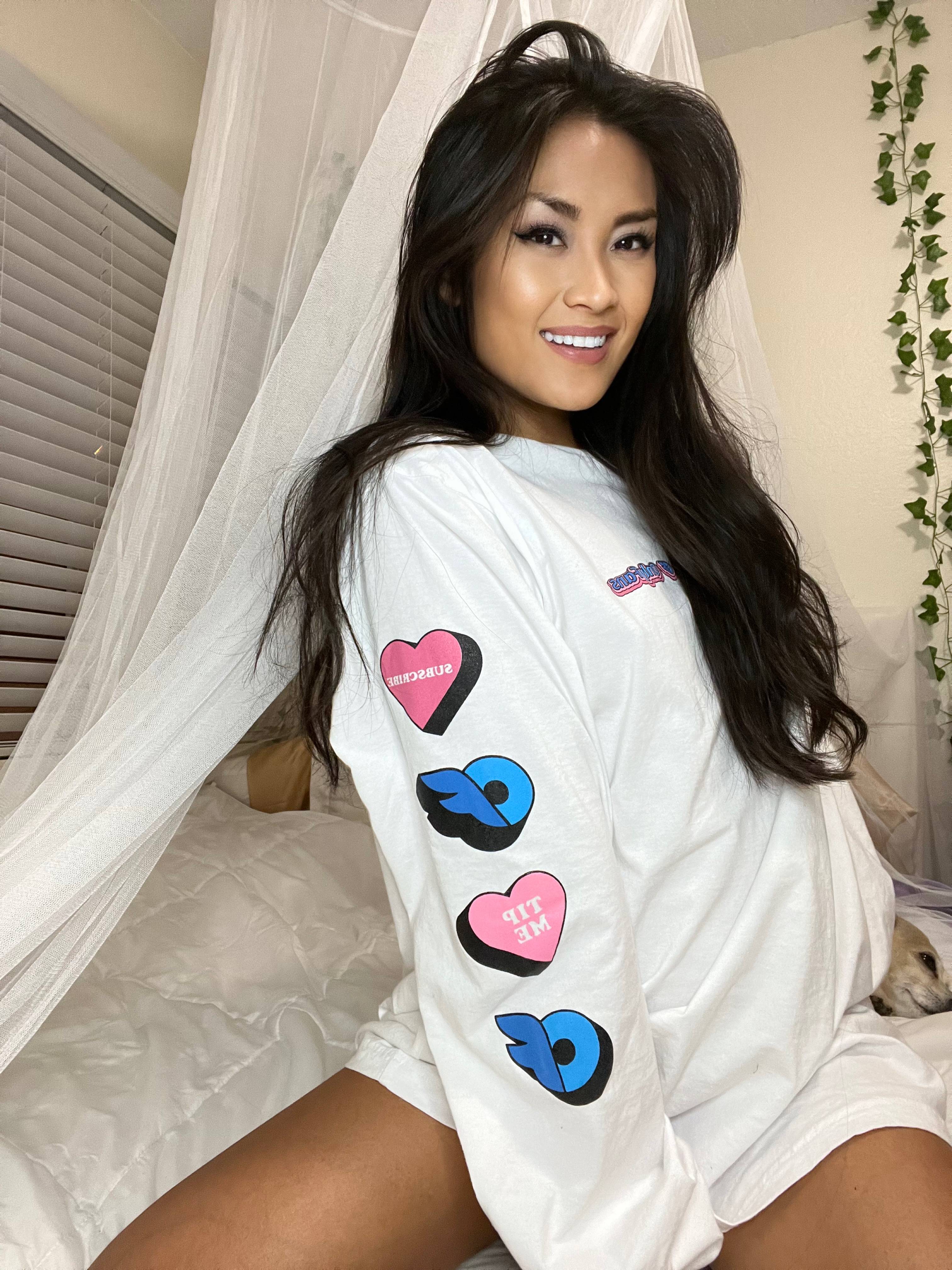 Wondering if white guys like eating Asian girls out | Scrolller