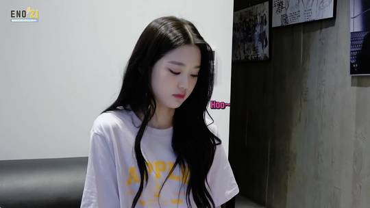 Wonyoung's cute "HOO!" | Scrolller