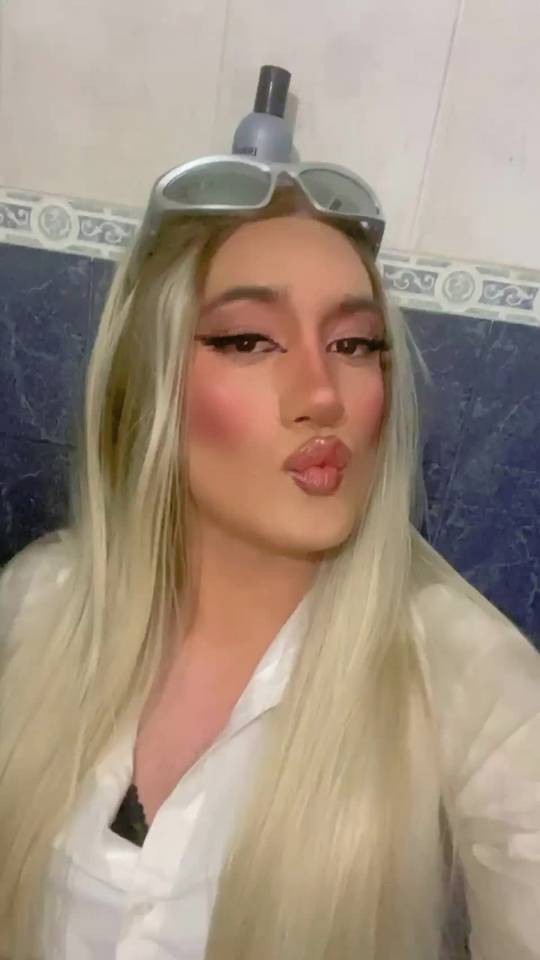 If you were my boss and I sent you this by accident, would you call me to your office? | Scrolller