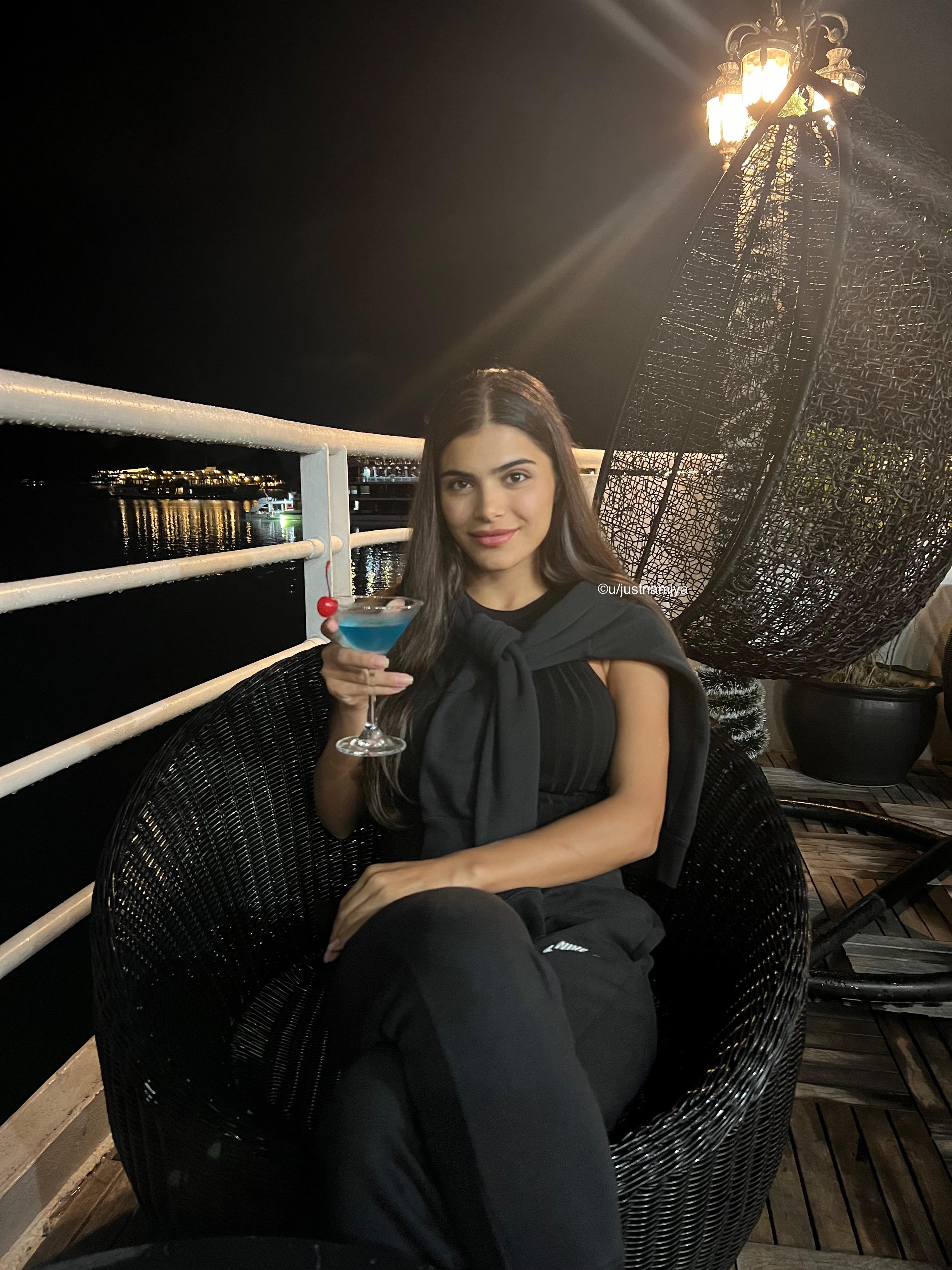 Would you join a persian girl during happy hour? | Scrolller