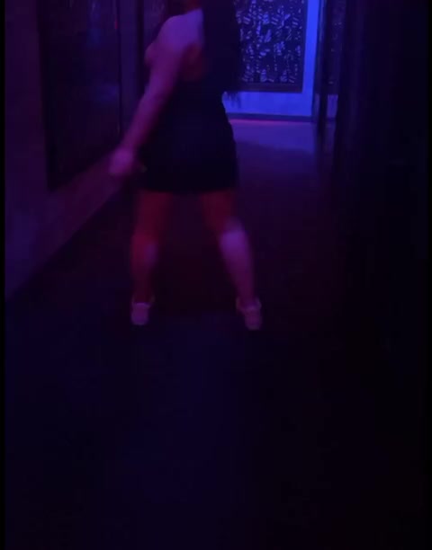 Would You Let Me Twerk For You Scrolller