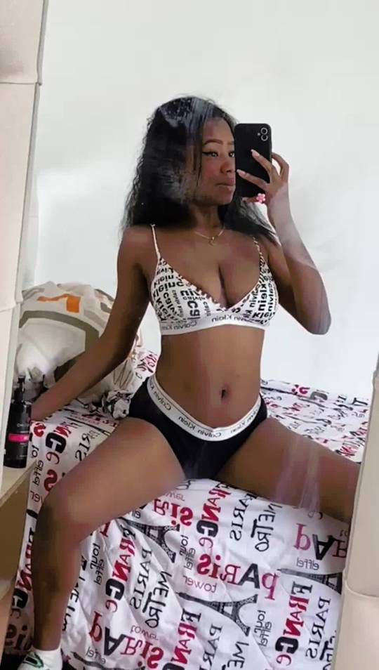 I want you behind me | Scrolller