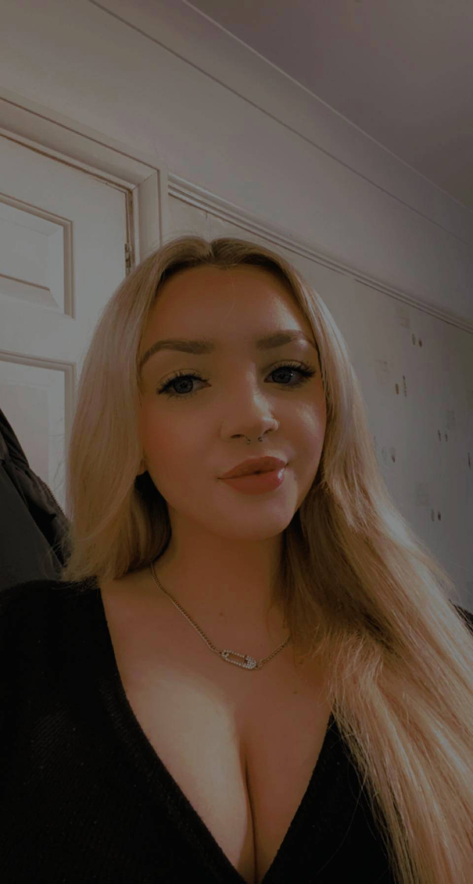 Would you make me your girlfriend?x | Scrolller