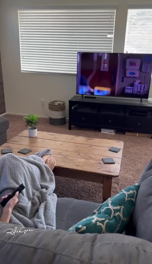 Would you Netflix and chill with a married girl? [video] | Scrolller