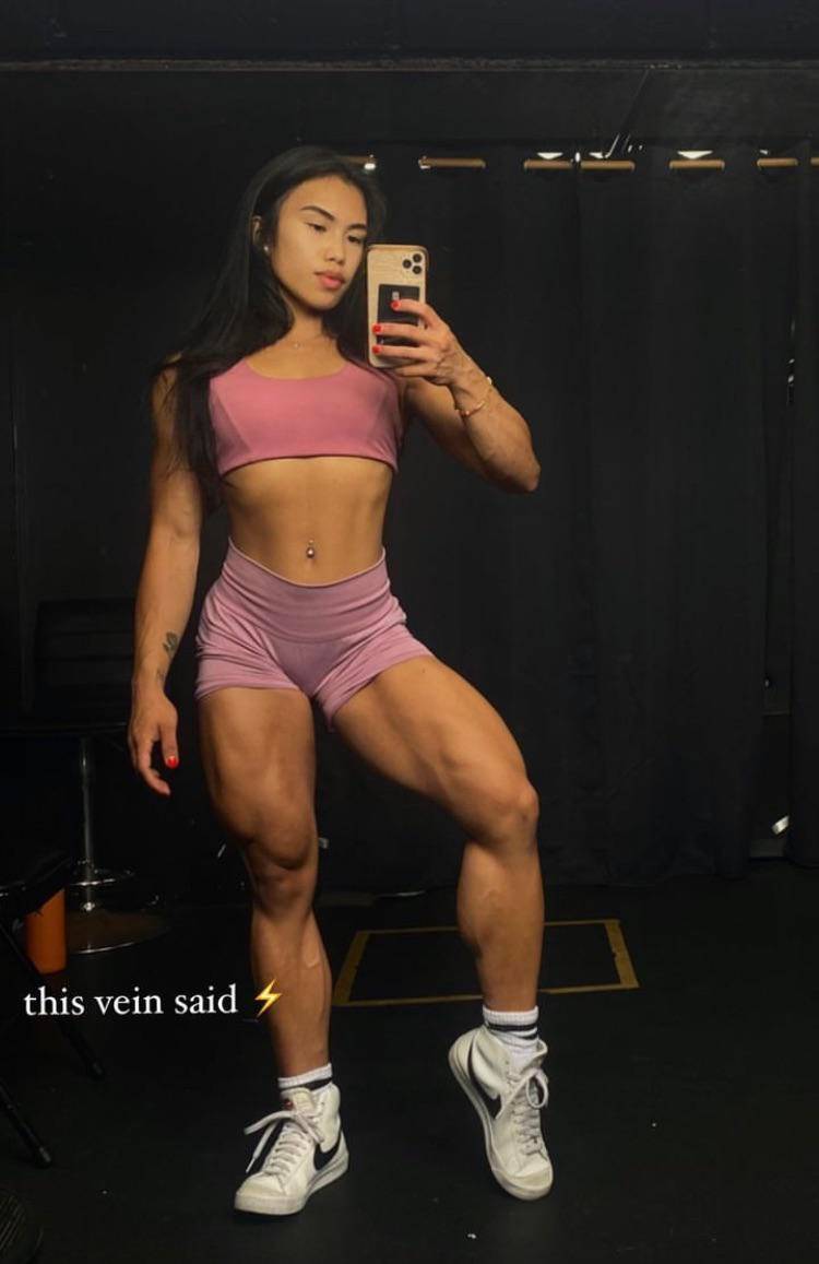 Wow, she is THICCC! | Scrolller