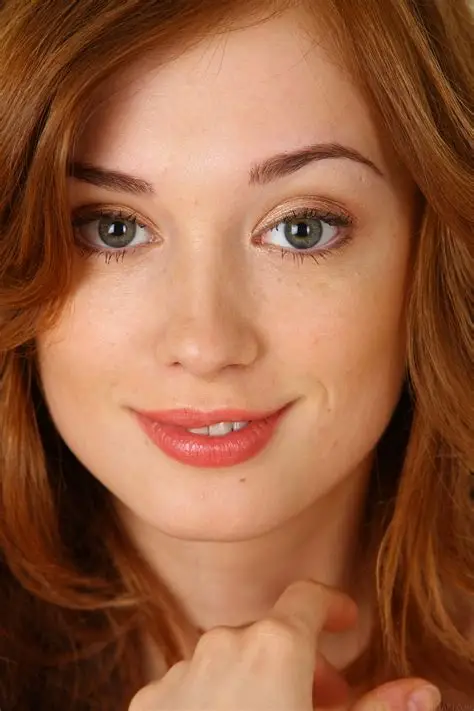 Halena Julie Vee | Scrolller