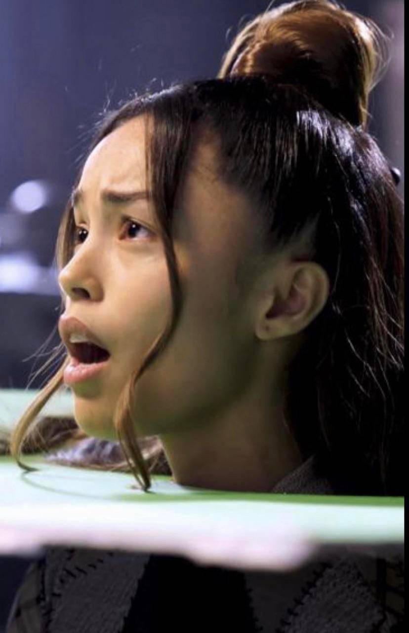 You see Rae’s face stuck in the floor like this. What would you do? | Scrolller