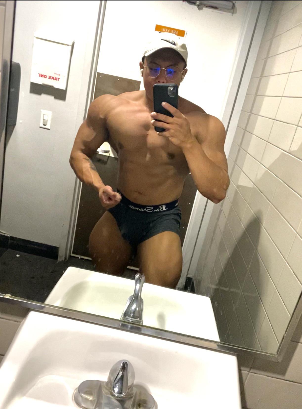 Your favorite personal trainer | Scrolller