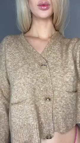 Your next door girl ️ | Scrolller