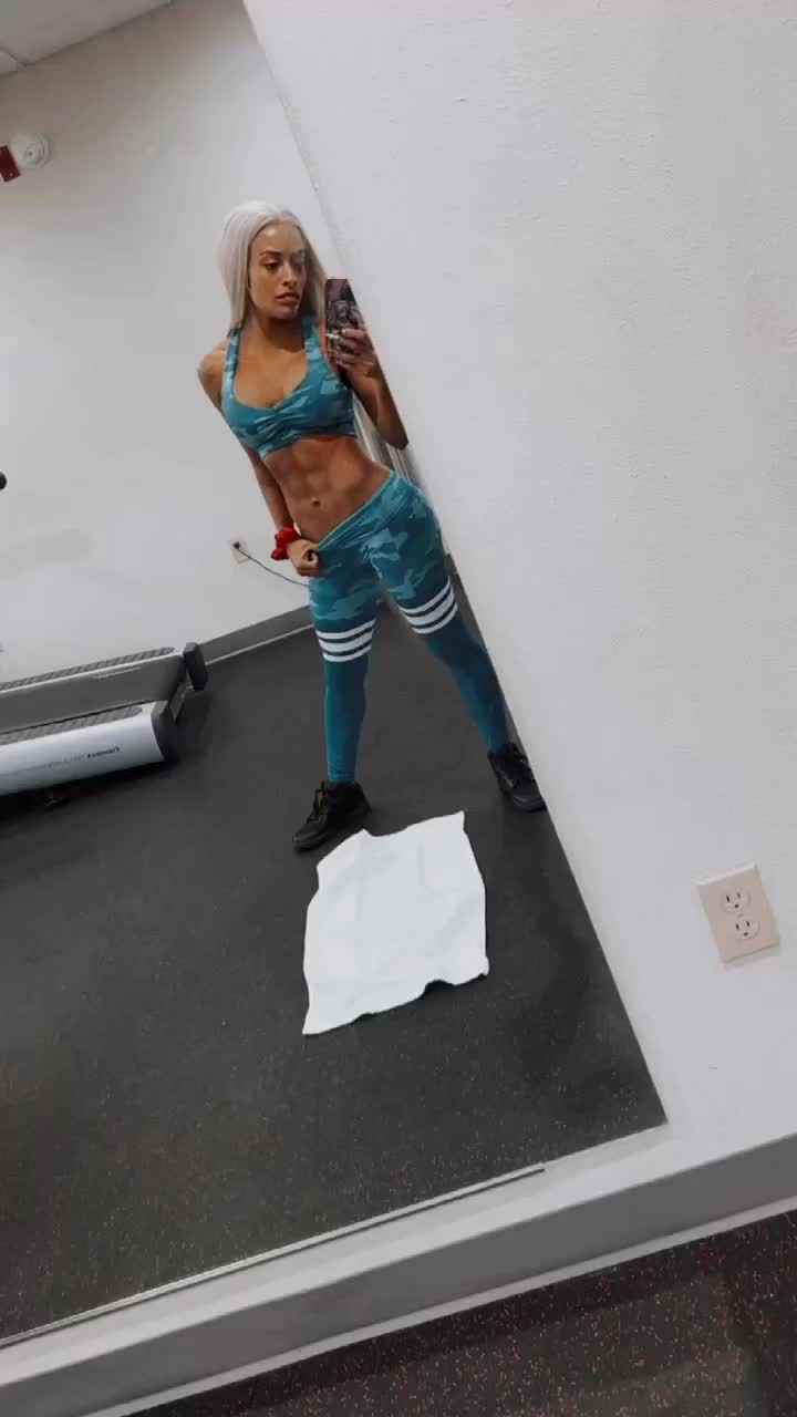 Zelina’s abs are insane | Scrolller