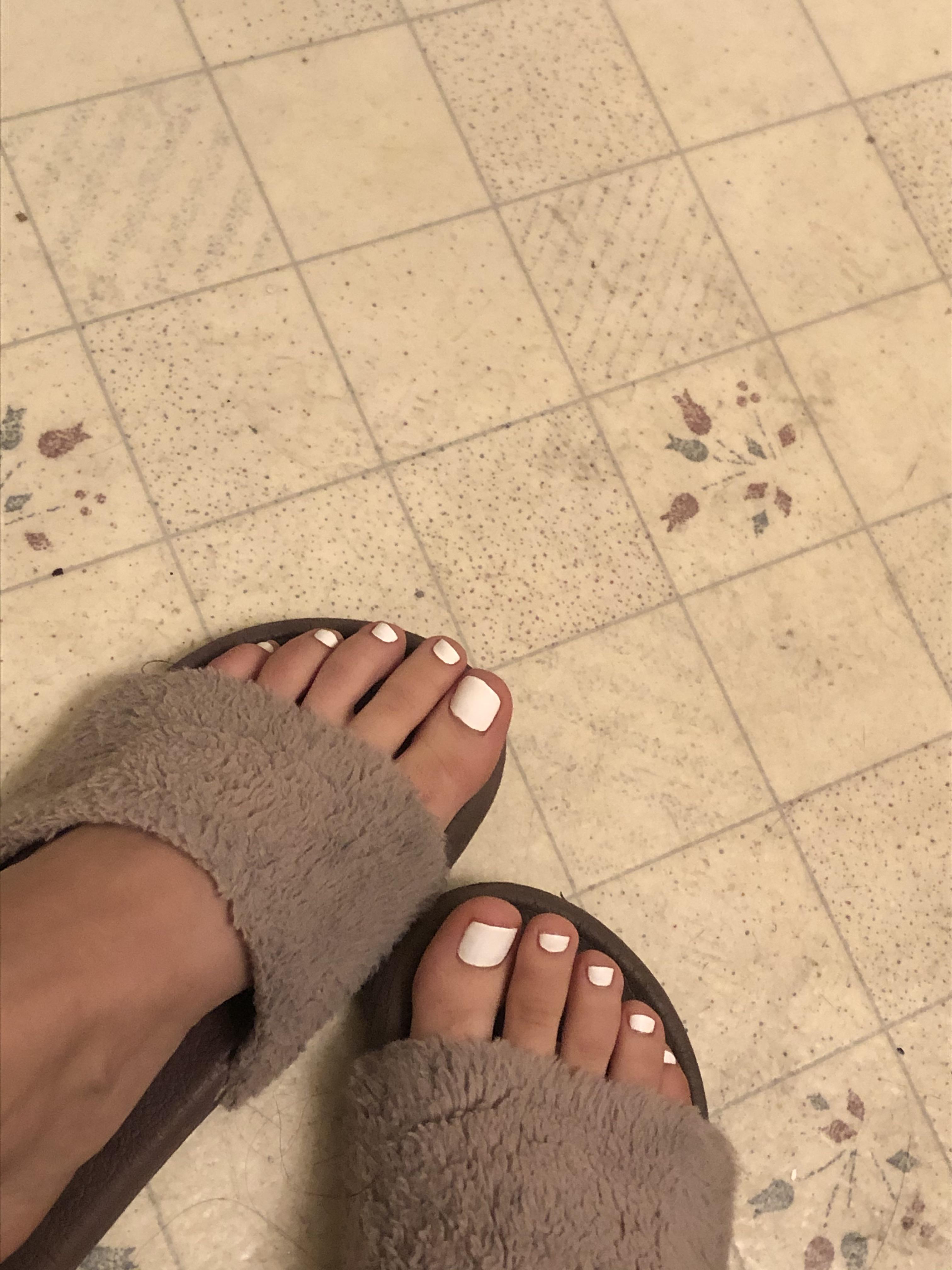 10 white toes 😋 | Scrolller