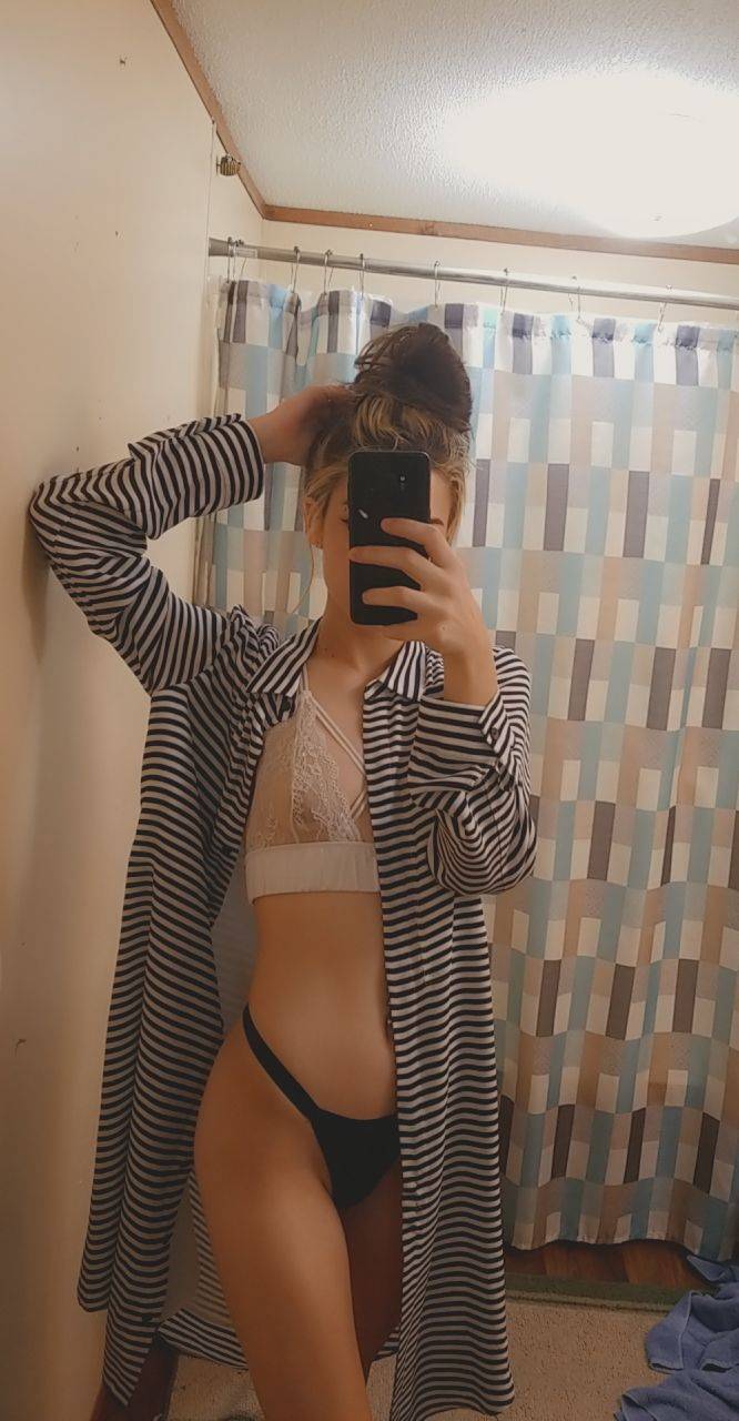 Tiny 💕 | Scrolller