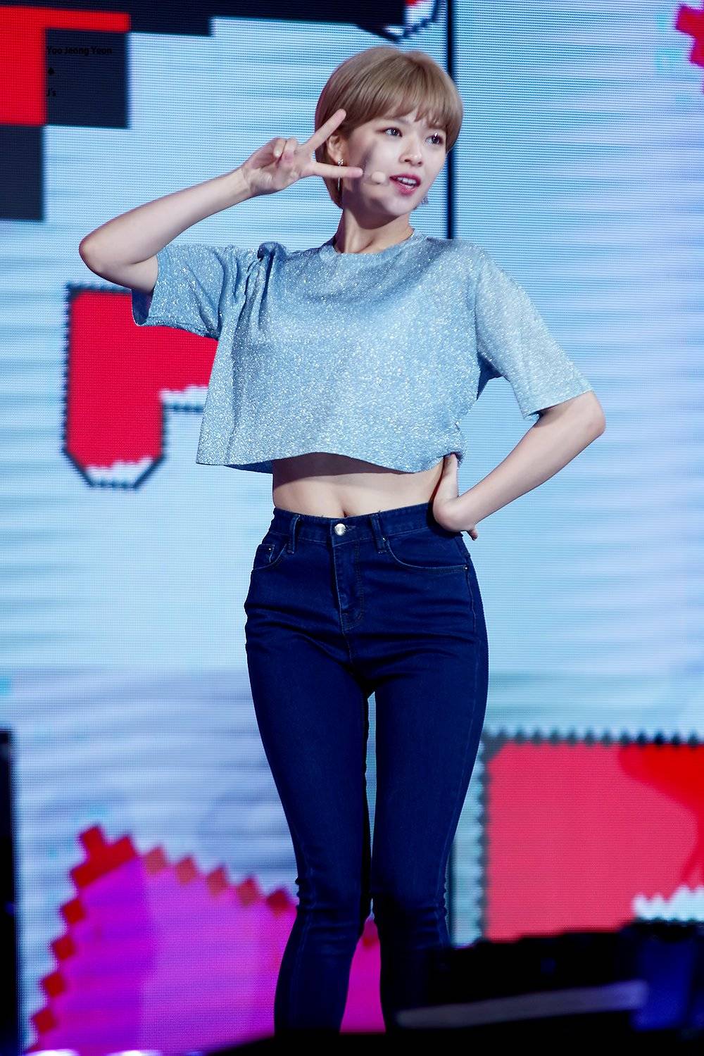 161008 Jeongyeon | Scrolller