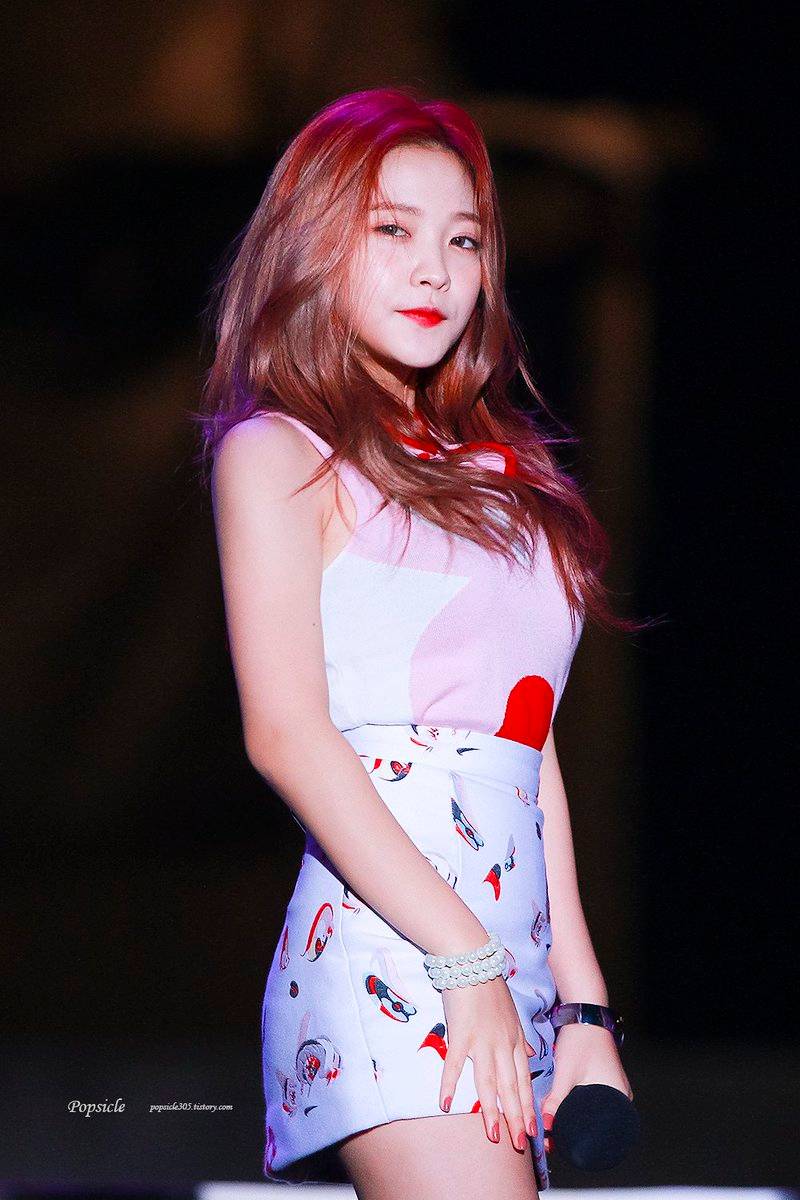 161008 Yeri | Scrolller