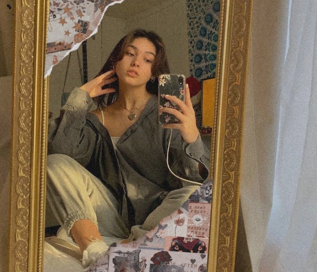 [17] Aesthetic mirror selfie | Scrolller