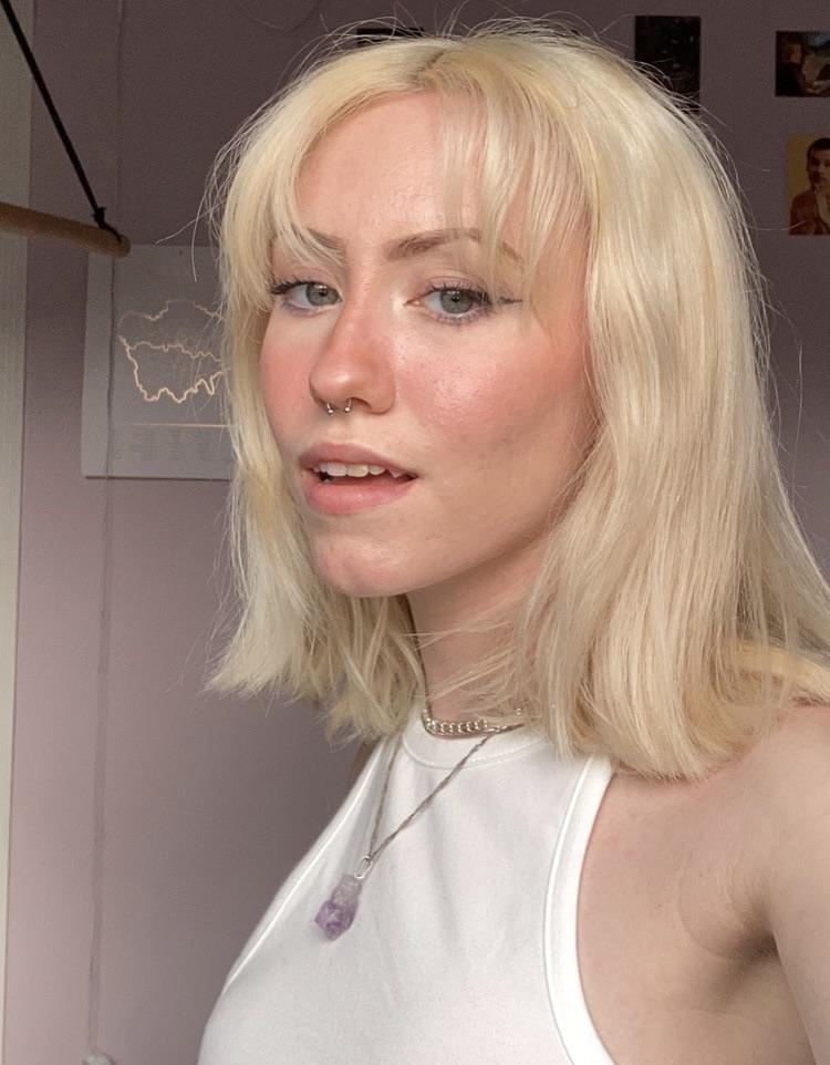 18 female | Scrolller