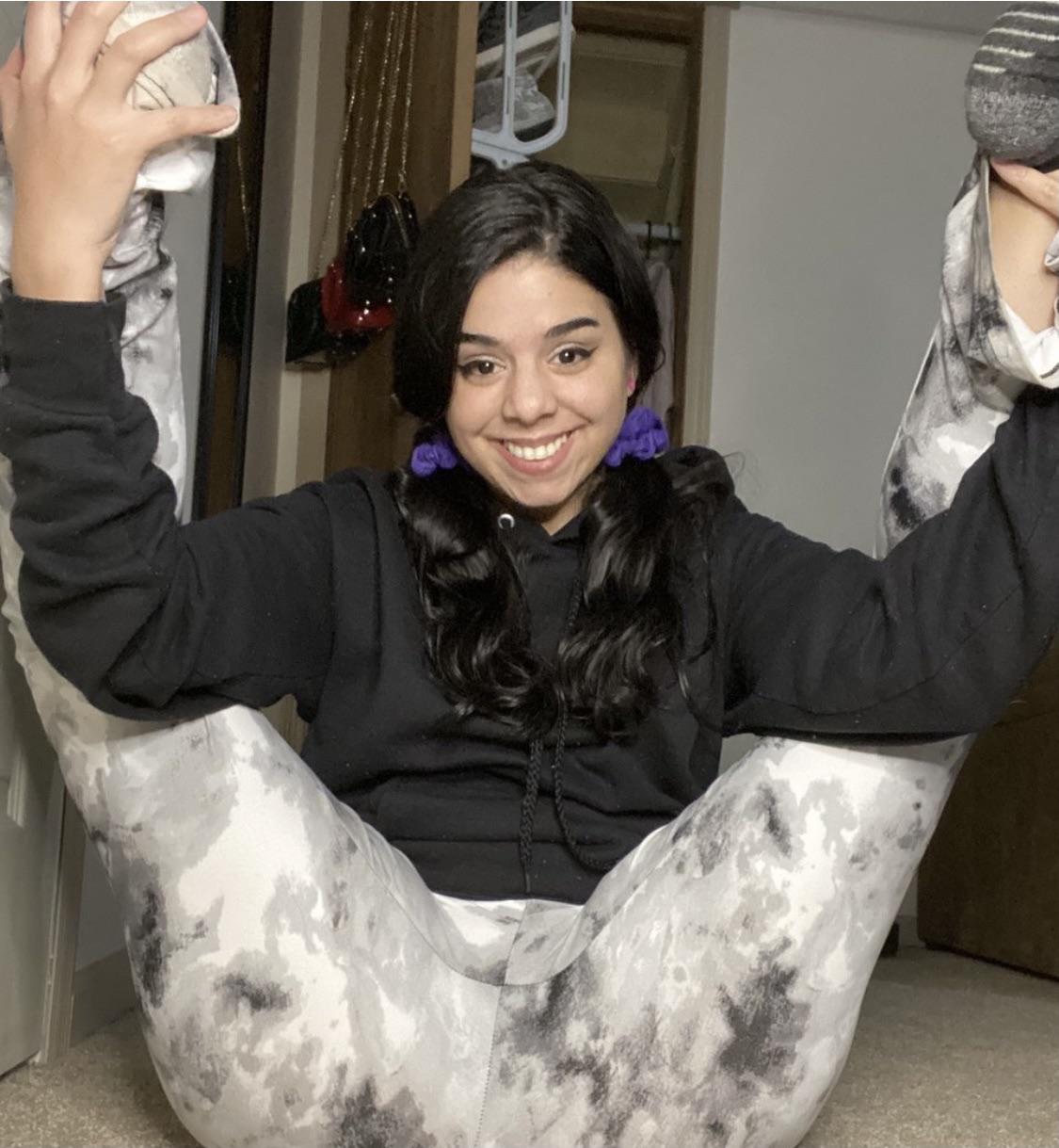 18🍒and very flexible | Scrolller