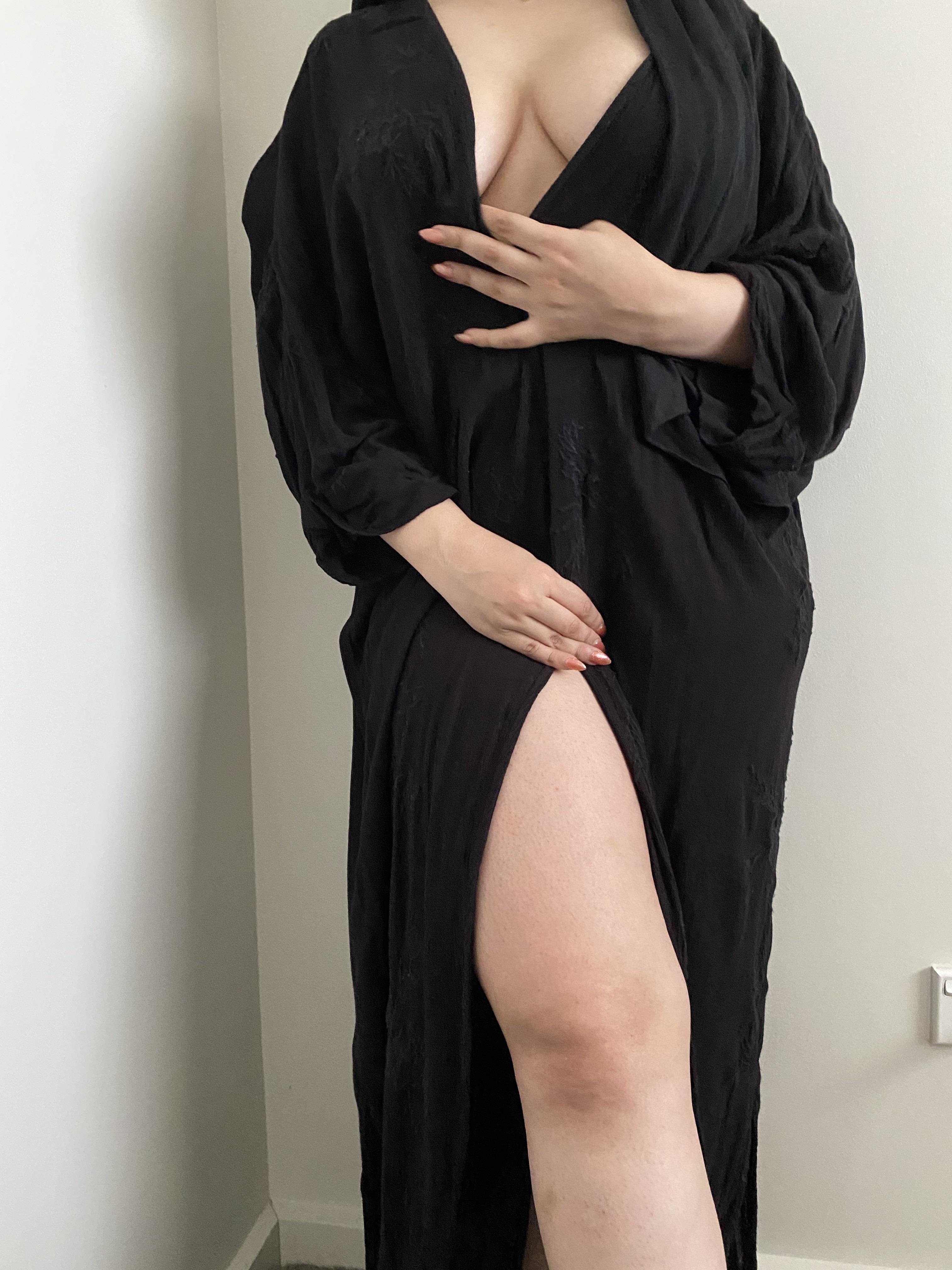 18 year old Pakistani Muslim girl in a burka and hijab 💦 ️🇵🇰 | Scrolller