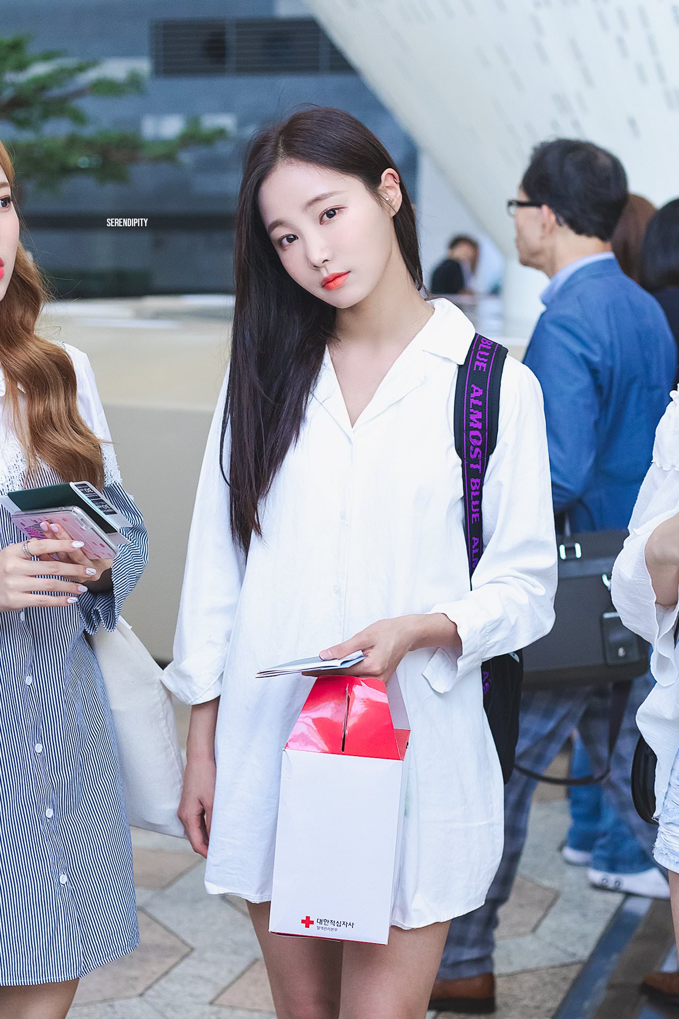 180613 Yeonwoo @ Gimpo International Airport | Scrolller