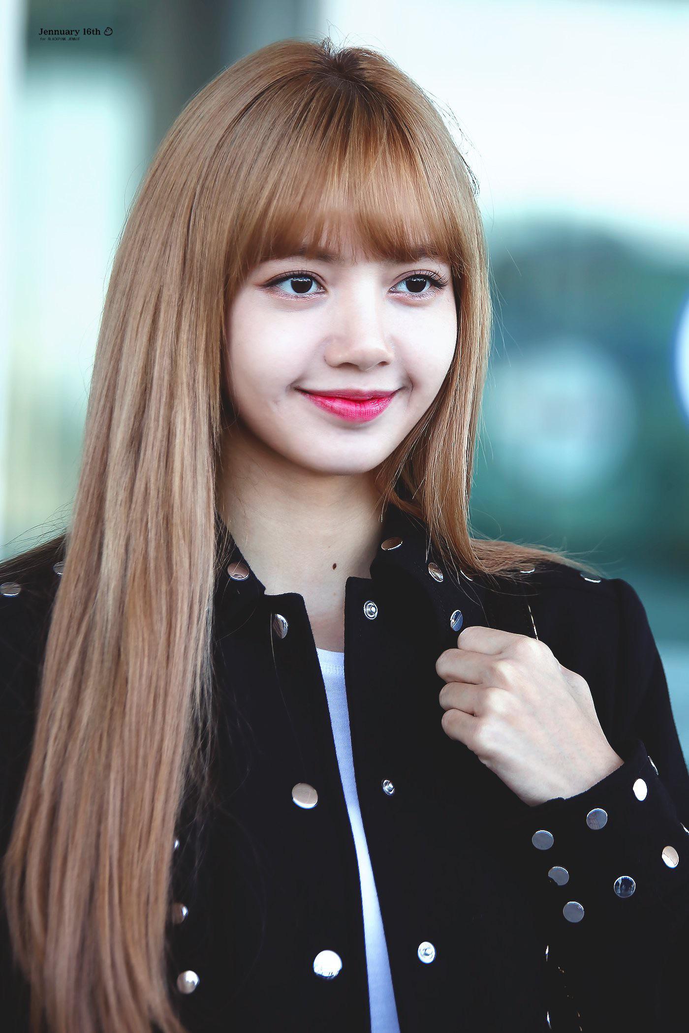 180908 Lisa | Scrolller
