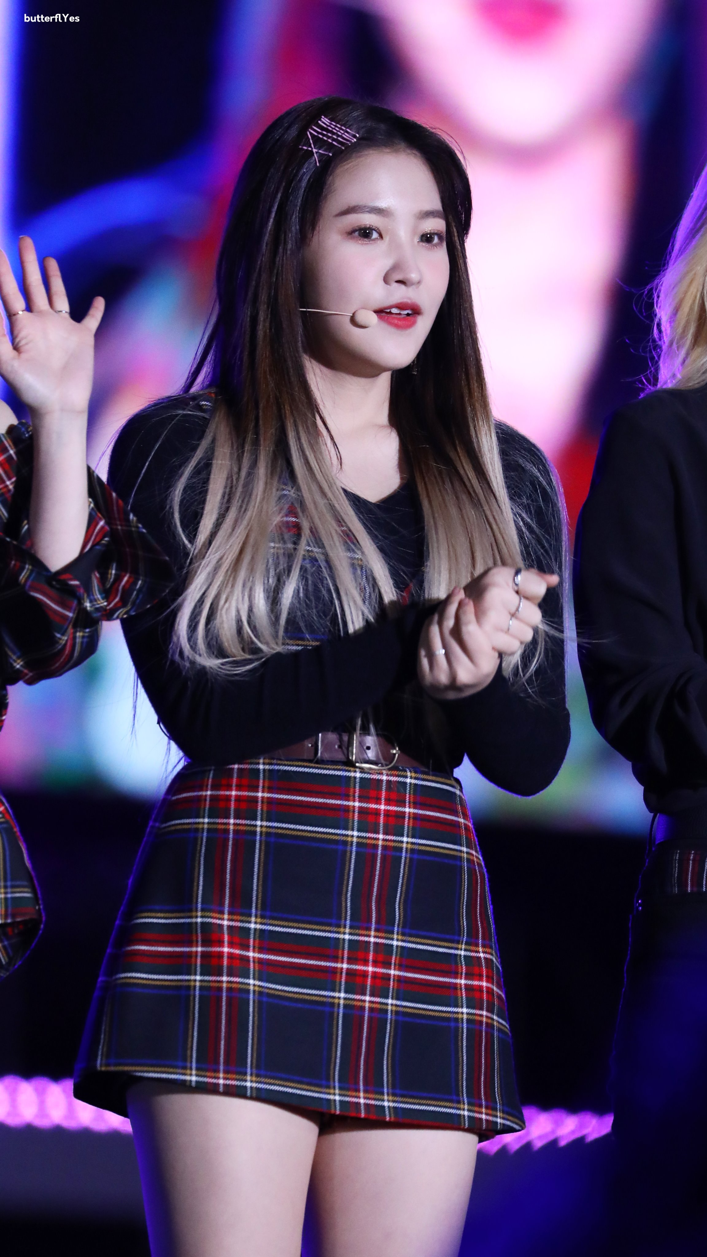 181104 Yeri | Scrolller