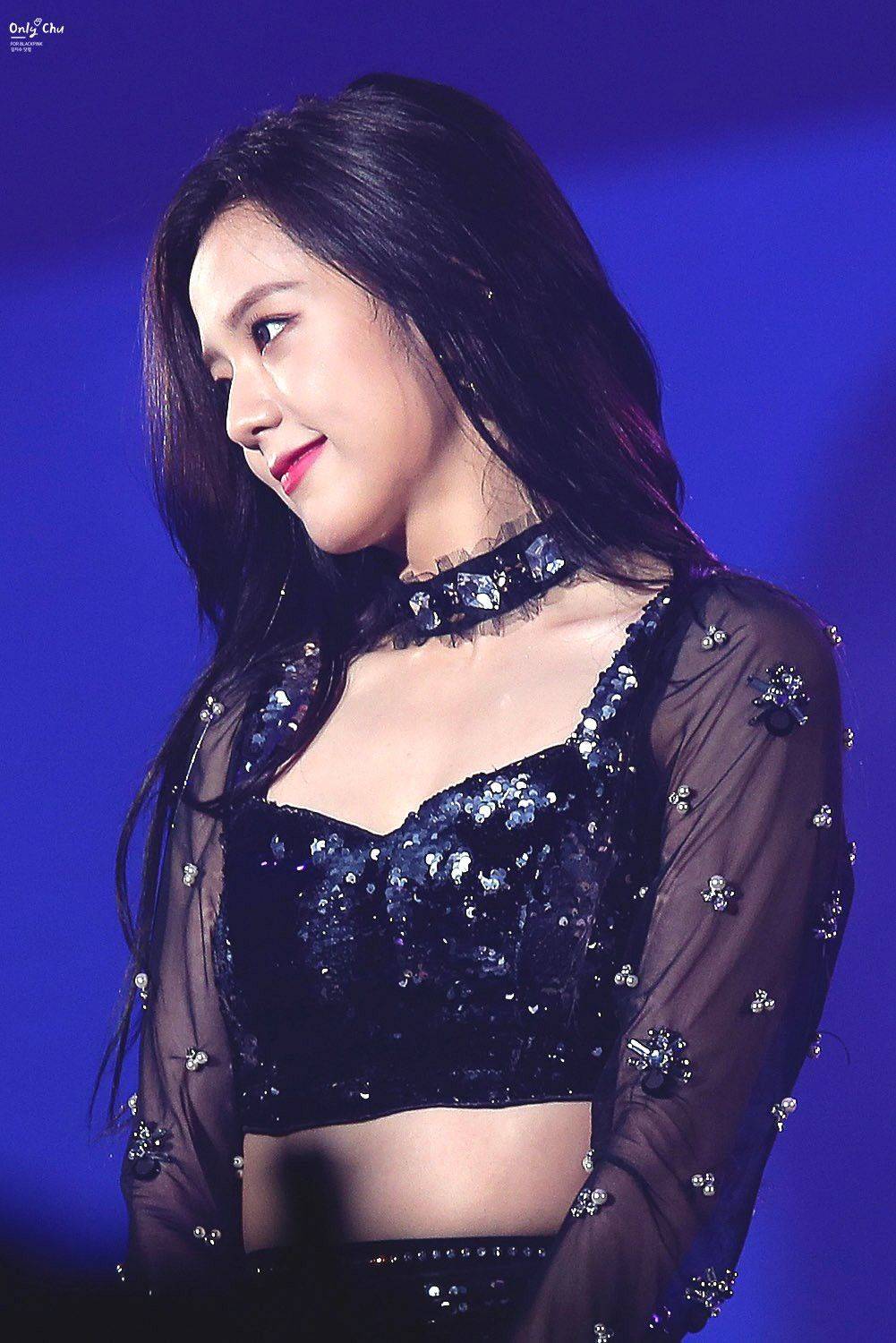 181111 Jisoo | Scrolller