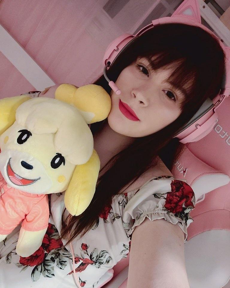 18F Tall Girl | Scrolller