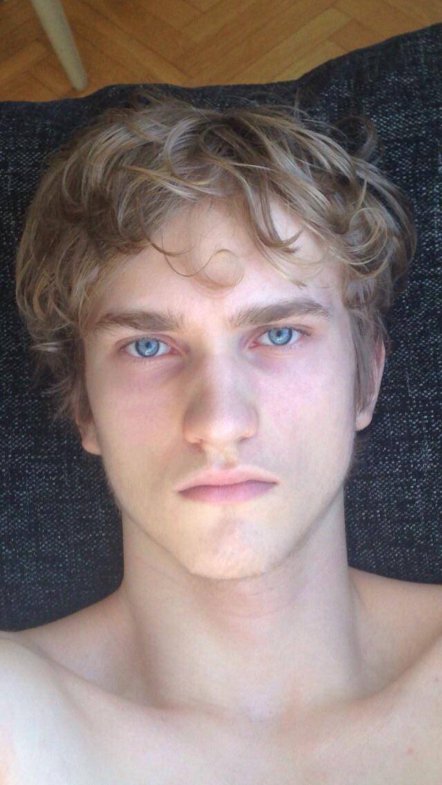 [18M] No Logan Paul, please 😂 | Scrolller