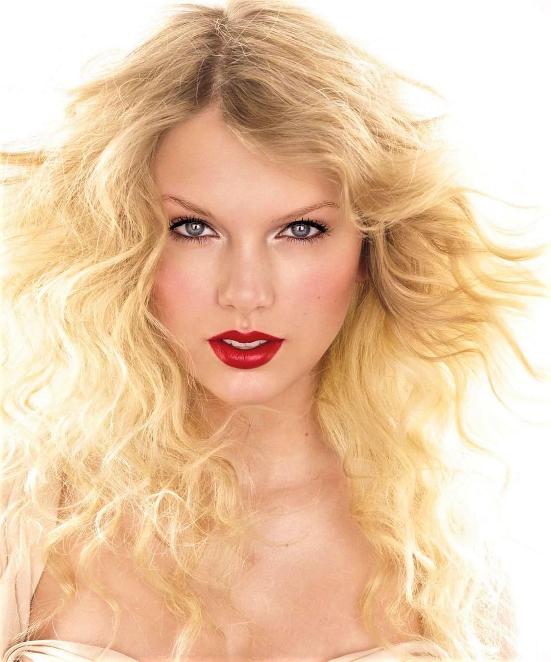 19/20 yo Taylor Swift | Scrolller