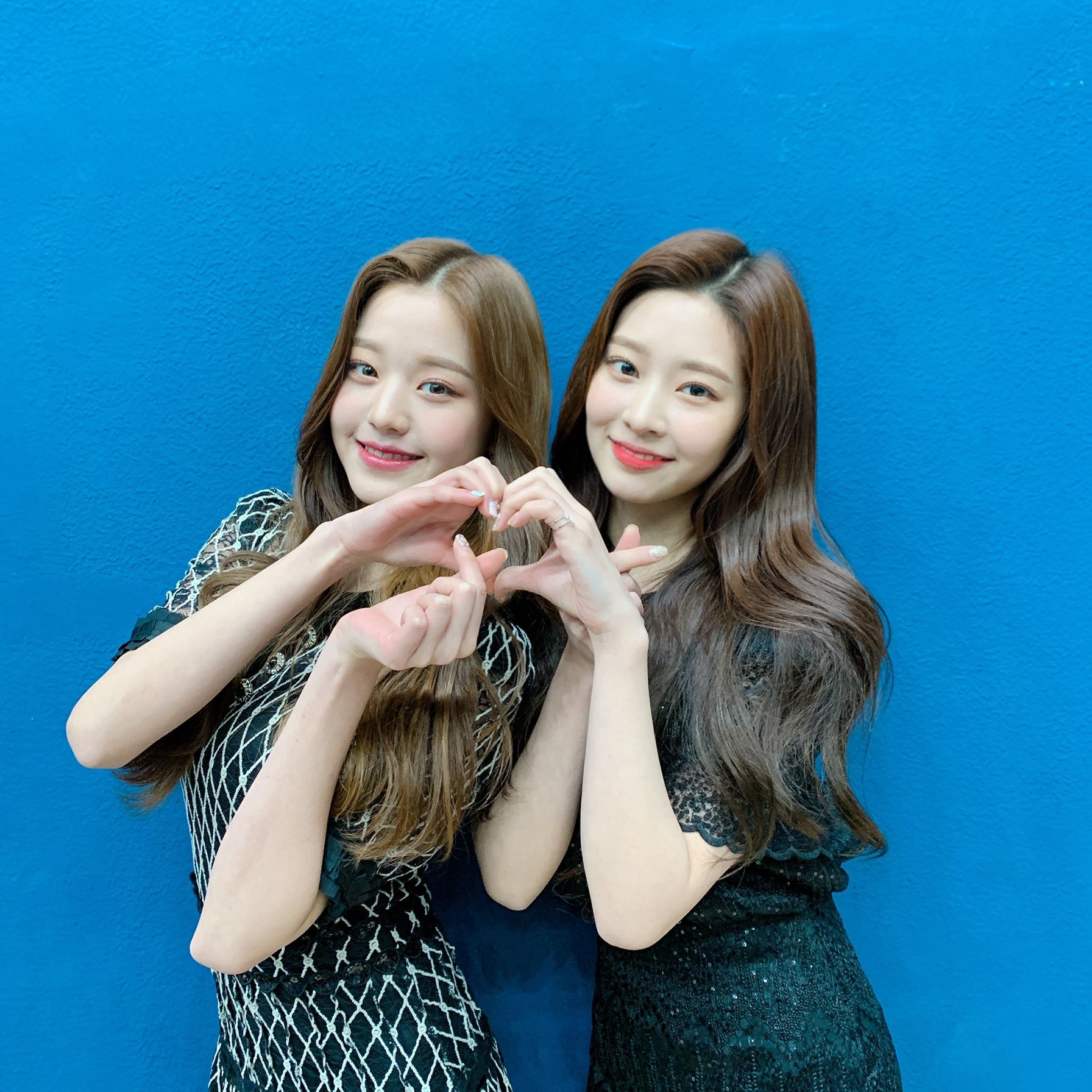 190123 IZ*ONE Twitter Update | Scrolller