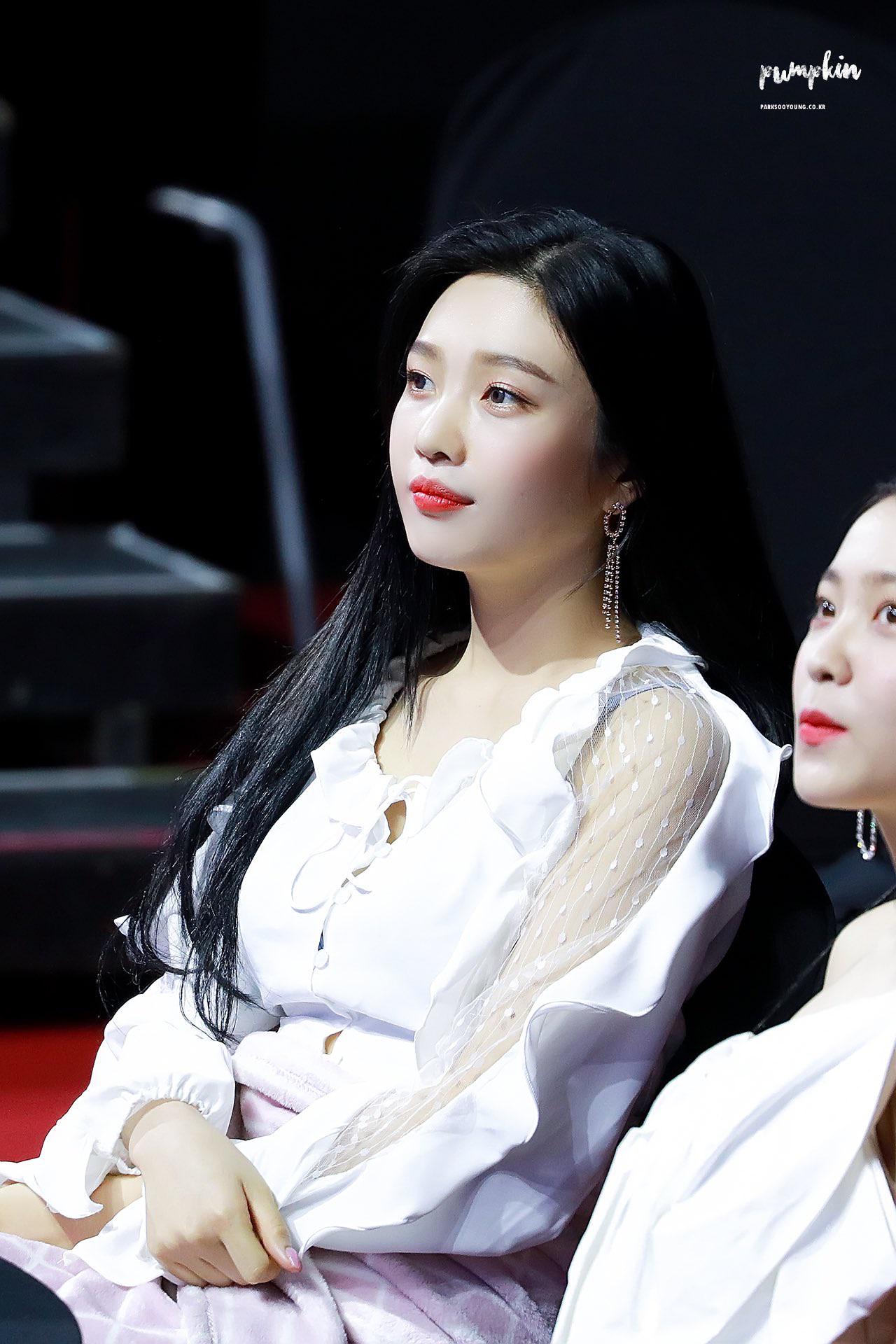 190123 Joy | Scrolller