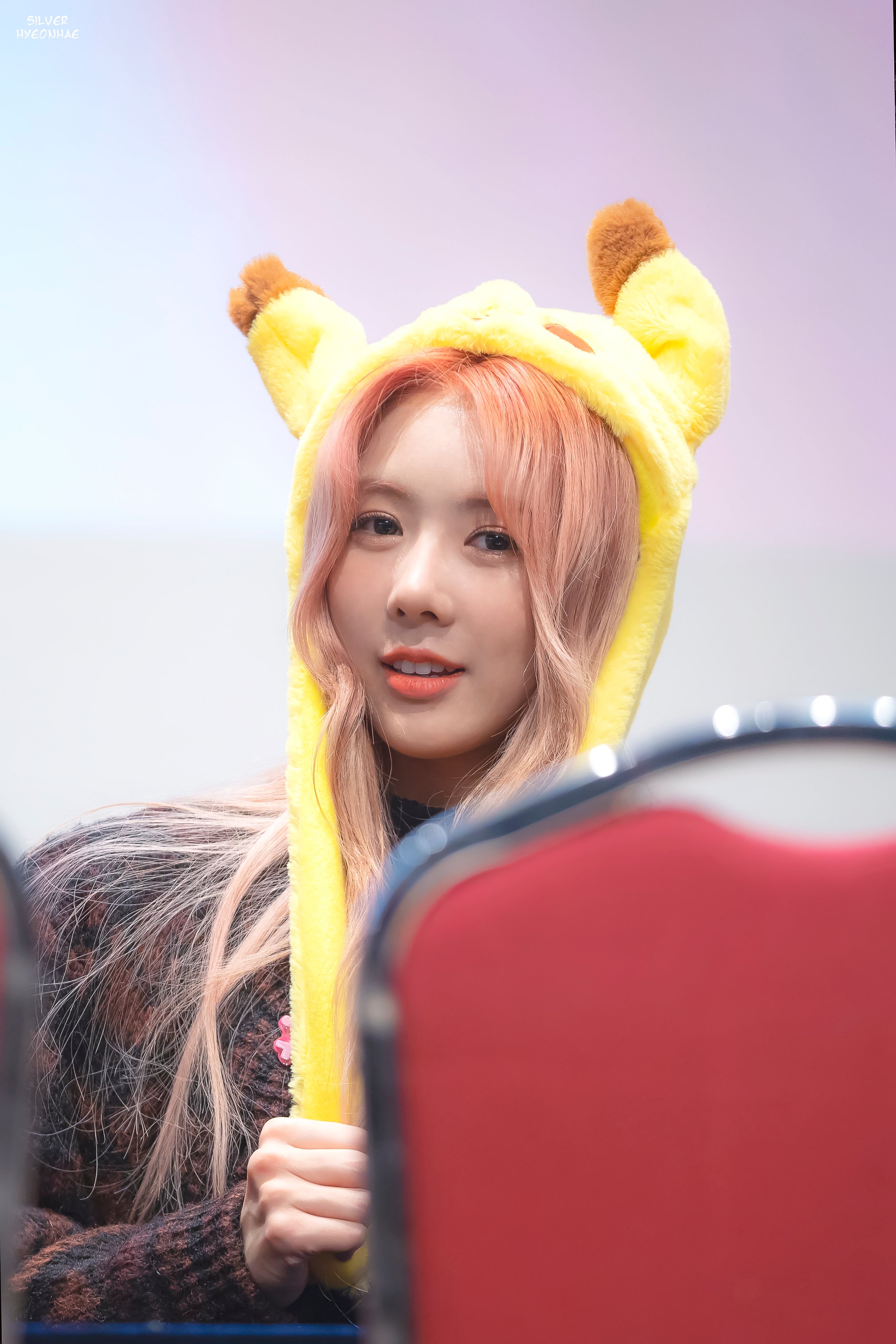 190302 Yoohyeon | Scrolller