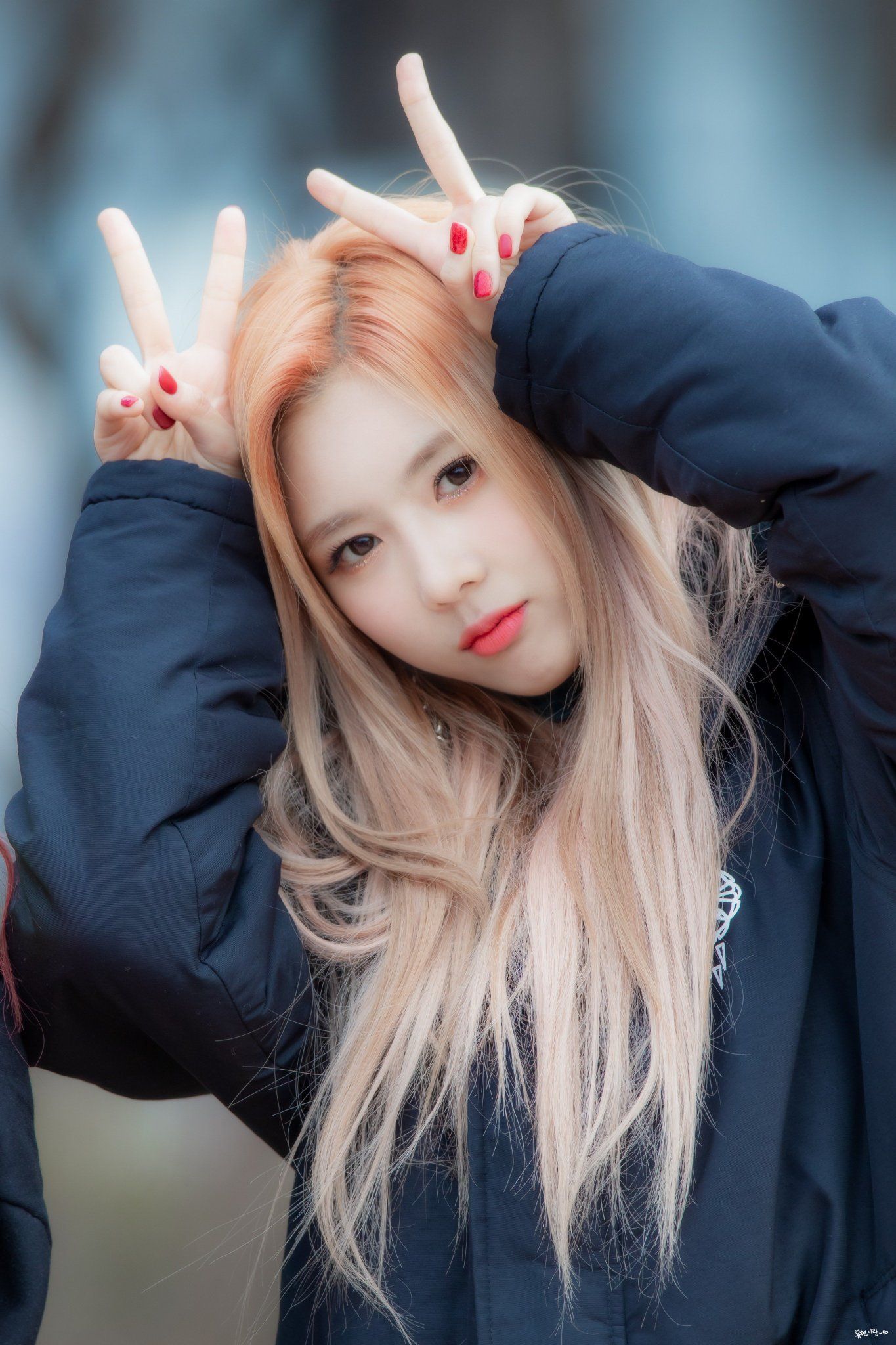 190310 Yoohyeon | Scrolller