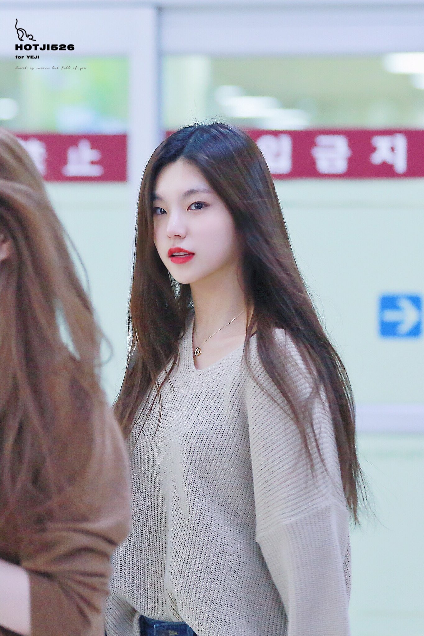 190331 Yeji | Scrolller